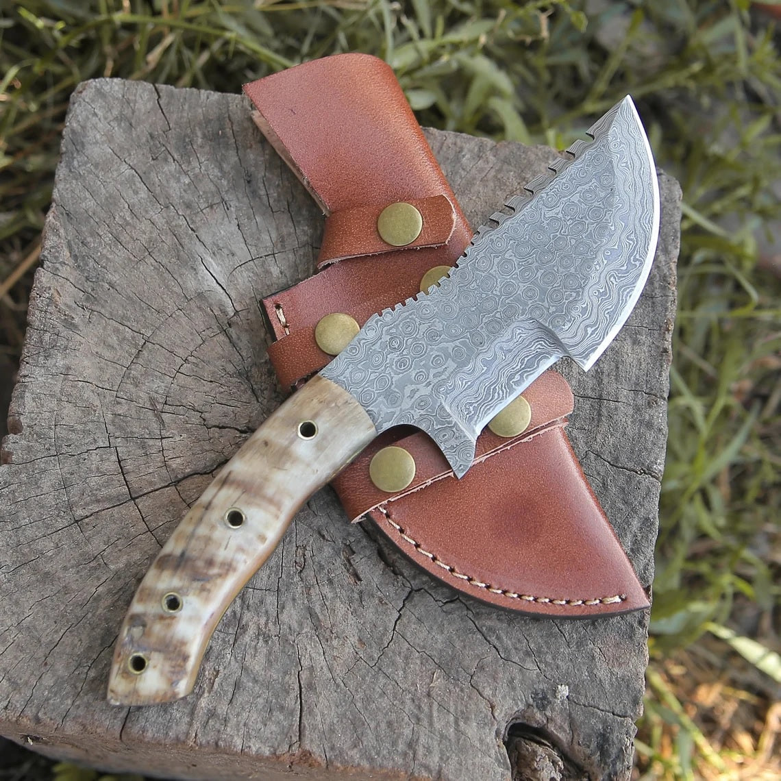 Knife from the Movie Hunted – 10" Damascus Steel with Sheep Horn Handl ...
