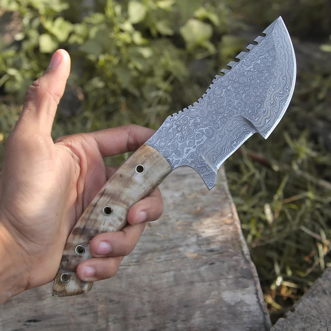 Knife from the Movie Hunted – 10" Damascus Steel with Sheep Horn Handl ...